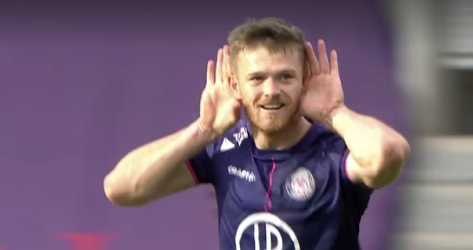 Ça y est, Rhys Healey égale le nombre de buts de Johan Elmander et ...